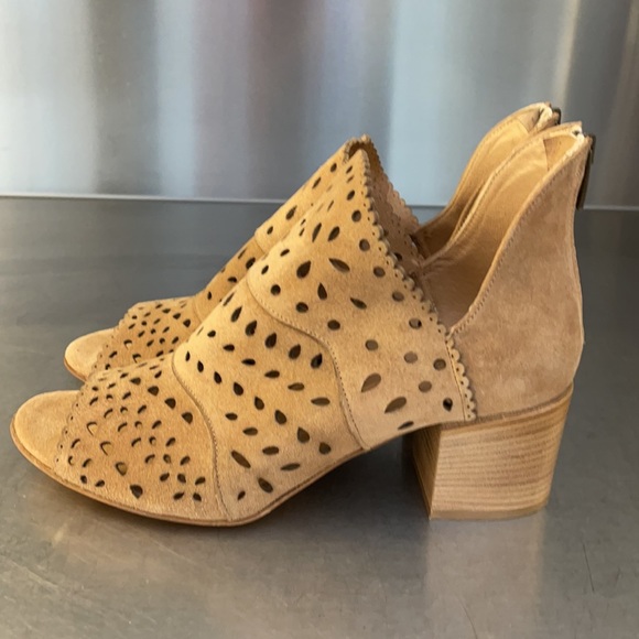 Sundance | Shoes | New Cutout Suede Camel Colored Ankle Boots Made In ...